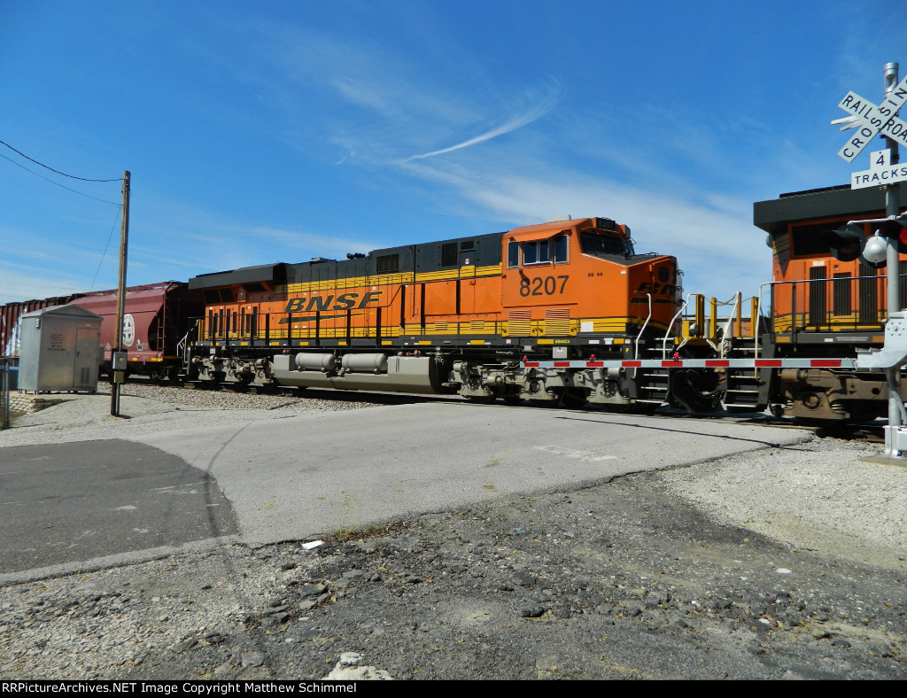BNSF 8207
